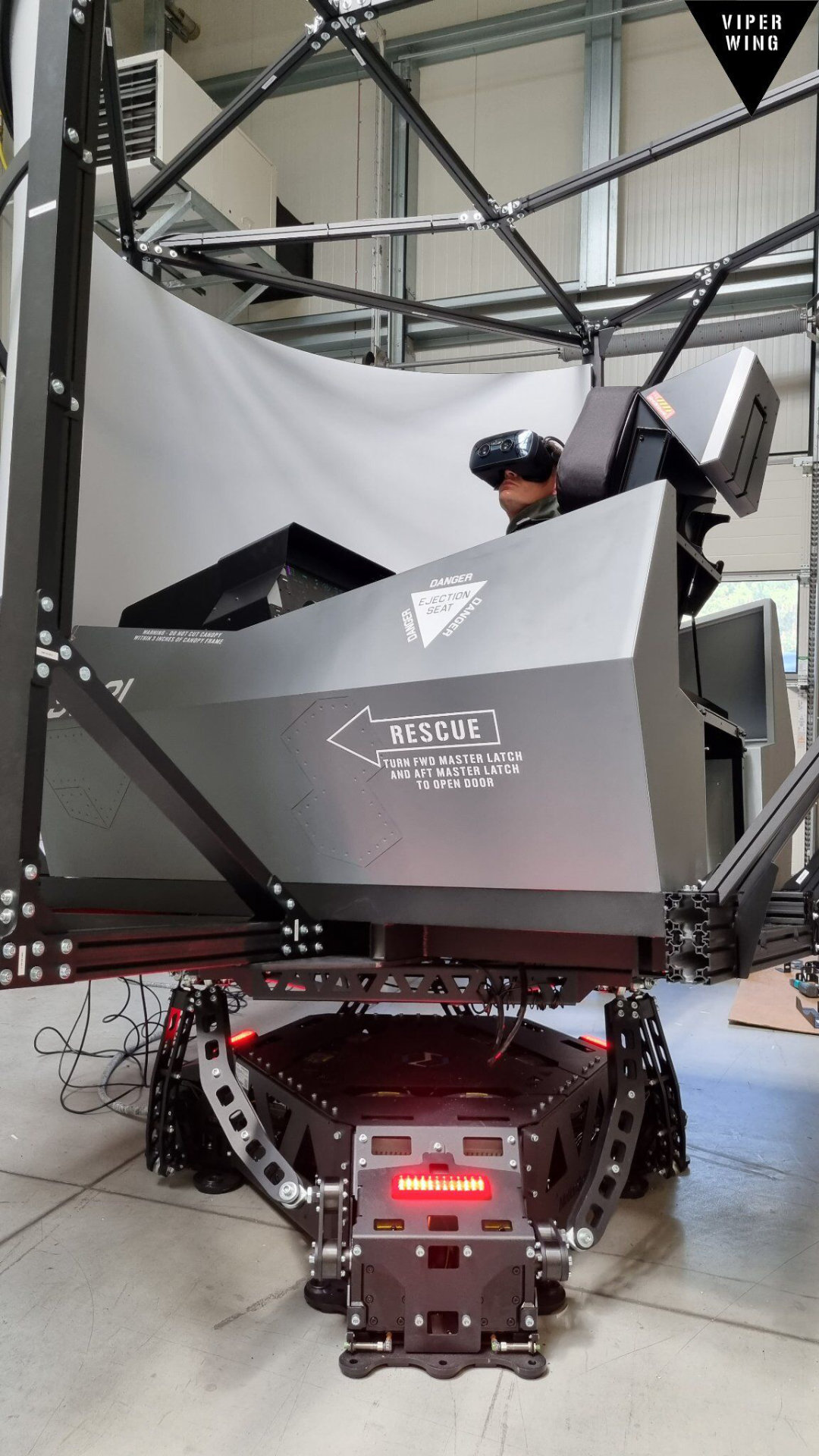 F-35 FIGHTER JET COCKPIT SIMULATOR - Motion Systems